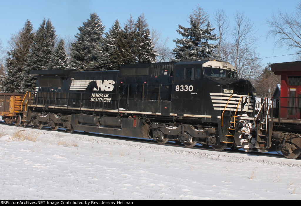 NS 8330 (1)